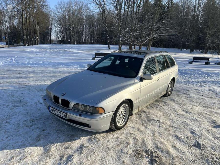 Grey BMW 530 2001 in Elektrenai, with an engine capacity of 3.00 L and mileage of 387 thousand km for 1650 €, photo 1 on AUTOMOTO.COM.LV