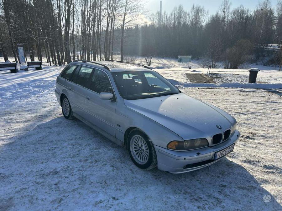 Grey BMW 530 2001 in Elektrenai, with an engine capacity of 3.00 L and mileage of 387 thousand km for 1650 €, photo 2 on AUTOMOTO.COM.LV
