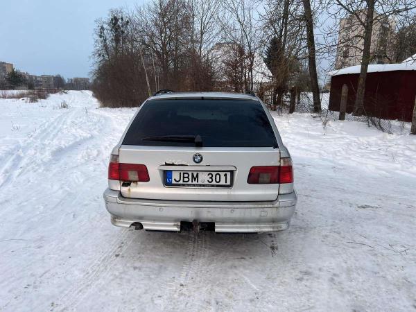 Grey BMW 530 2001 in Alytus, with an engine capacity of 2.93 L and mileage of 372 thousand km for 1600 €, photo 3 on AUTOMOTO.COM.LV