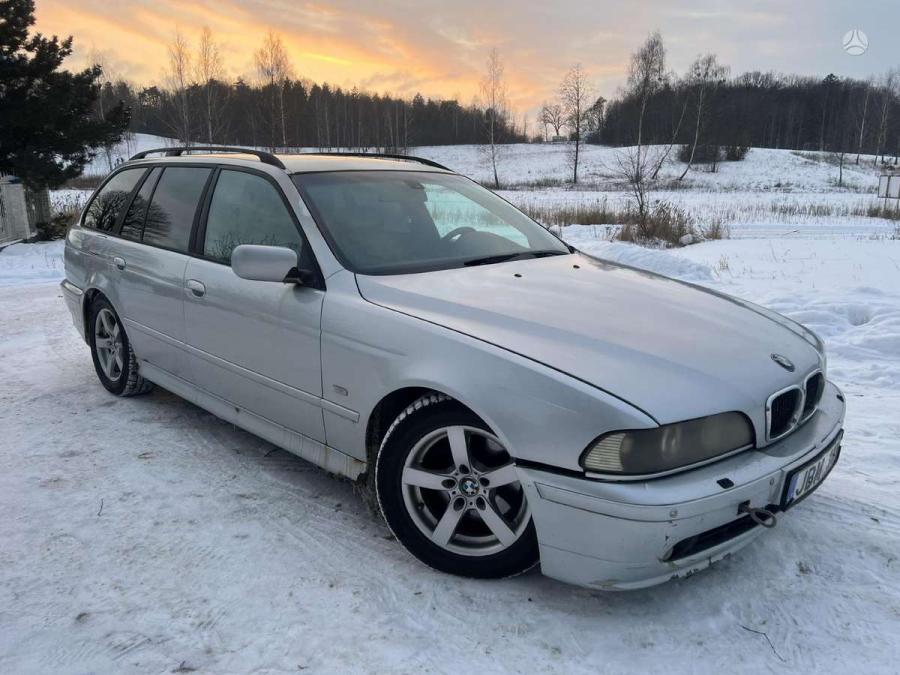 Pelēks BMW 530 2001 Alīta, ar dzinēja tilpumu 2.93 L un nobraukumu 372 tūkst. km par 1600 €, foto 5 vietnē AUTOMOTO.COM.LV