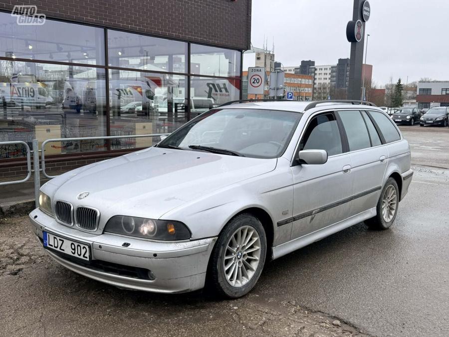 Pelēks BMW 530 2001 Kretinga, ar dzinēja tilpumu 3.00 L un nobraukumu 421 tūkst. km par 1350 €, foto 3 vietnē AUTOMOTO.COM.LV
