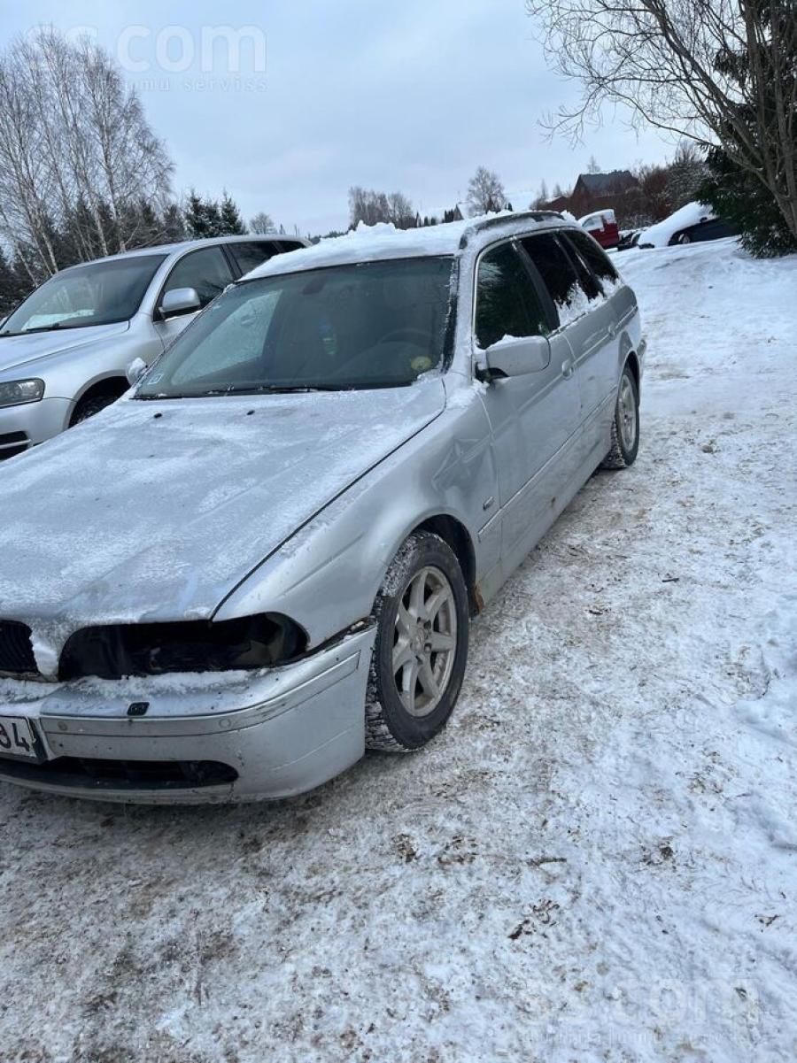 Grey BMW 530 2002 in Kuldiga, with an engine capacity of 3.00 L and mileage of 426 thousand km for 1750 €, photo 1 on AUTOMOTO.COM.LV
