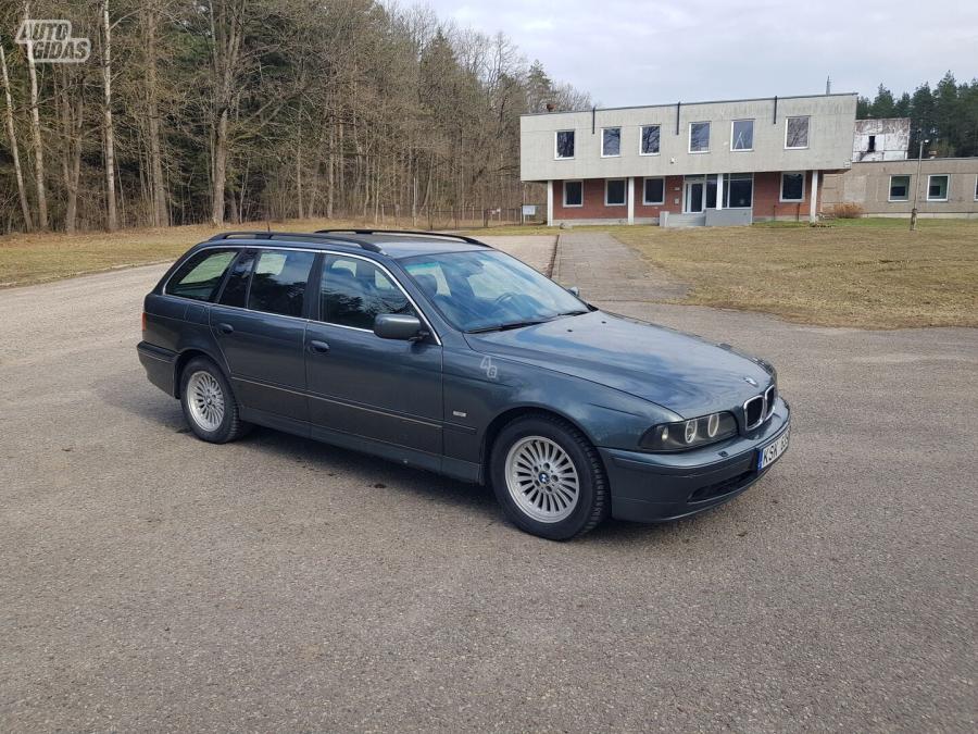 Pelēks BMW 530 2002 Viļņa, ar dzinēja tilpumu 3.00 L un nobraukumu 338 tūkst. km par 899 €, foto 4 vietnē AUTOMOTO.COM.LV