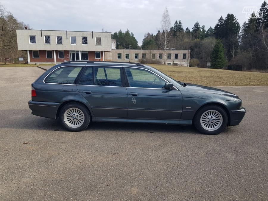 Pelēks BMW 530 2002 Viļņa, ar dzinēja tilpumu 3.00 L un nobraukumu 338 tūkst. km par 899 €, foto 5 vietnē AUTOMOTO.COM.LV