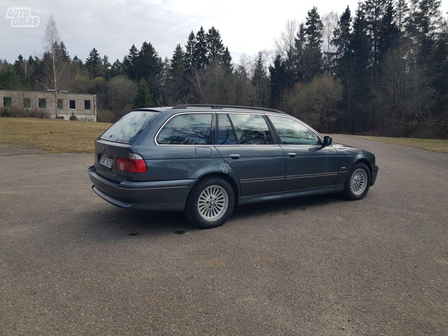 Pelēks BMW 530 2002 Viļņa, ar dzinēja tilpumu 3.00 L un nobraukumu 338 tūkst. km par 899 €, foto 6 vietnē AUTOMOTO.COM.LV