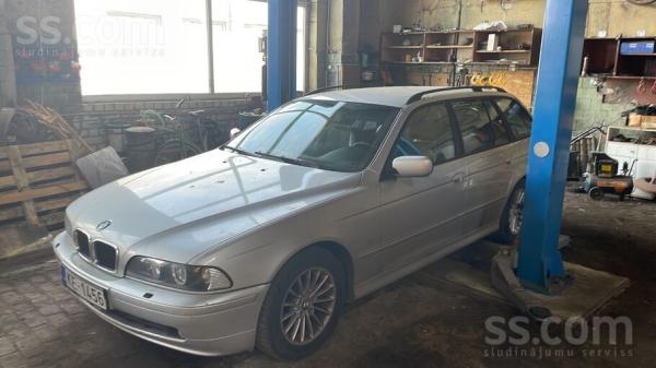 Grey BMW 530 2002 in Liepaja, with an engine capacity of 3.00 L and mileage of 340 thousand km for 2300 €, photo 1 on AUTOMOTO.COM.LV