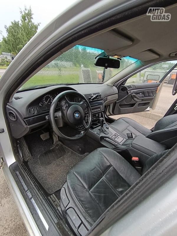 Grey BMW 530 2002 in Alytus, with an engine capacity of 3.00 L and mileage of 429 thousand km for 1250 €, photo 1 on AUTOMOTO.COM.LV
