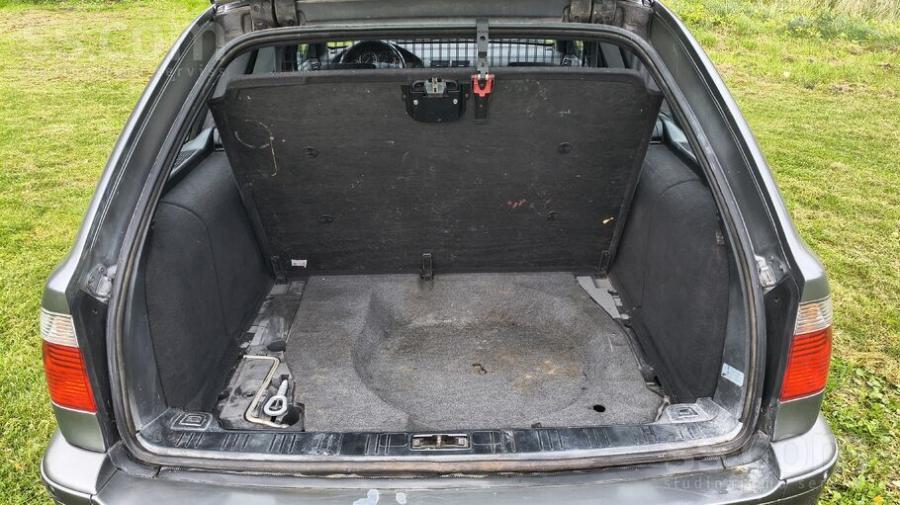 Grey BMW 530 2002 in Jelgava, with an engine capacity of 3.00 L and mileage of 484 thousand km for 2500 €, photo 12 on AUTOMOTO.COM.LV