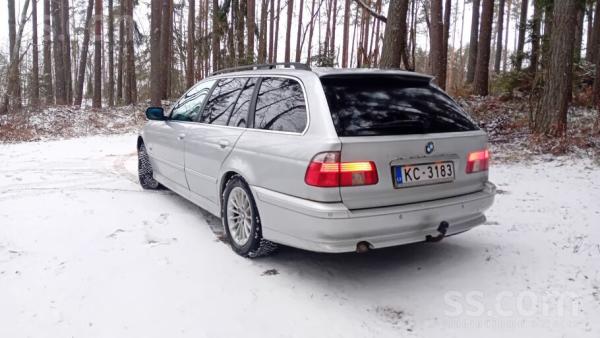 Grey BMW 530 2003 in Valmiera, with an engine capacity of 3.00 L and mileage of 333 thousand km for 1500 €, photo 5 on AUTOMOTO.COM.LV