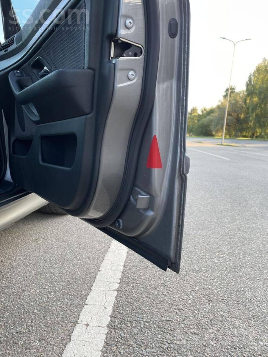 Pelēks BMW 530 2003 Valmiera, ar dzinēja tilpumu 3.00 L un nobraukumu 372 tūkst. km par 3990 €, foto 17 vietnē AUTOMOTO.COM.LV