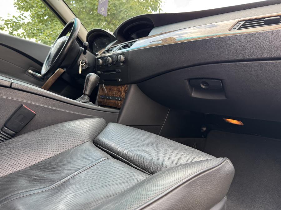 Pelēks BMW 530 2004 Rīga, ar dzinēja tilpumu 3.00 L un nobraukumu 0 tūkst. km par 3990 €, foto 13 vietnē AUTOMOTO.COM.LV