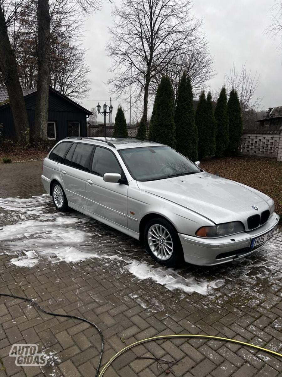 Pelēks BMW 530 2004 Viļņa, ar dzinēja tilpumu 2.90 L un nobraukumu 300 tūkst. km par 1500 €, foto 1 vietnē AUTOMOTO.COM.LV