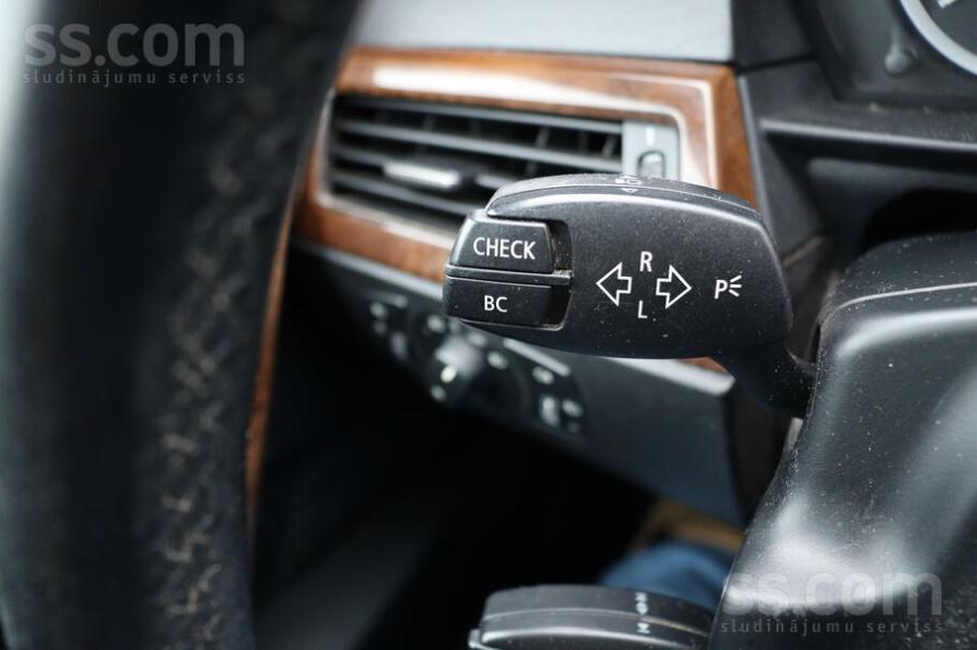 Grey BMW 530 2004 in Riga, with an engine capacity of 3.00 L and mileage of 367 thousand km for 3490 €, photo 15 on AUTOMOTO.COM.LV