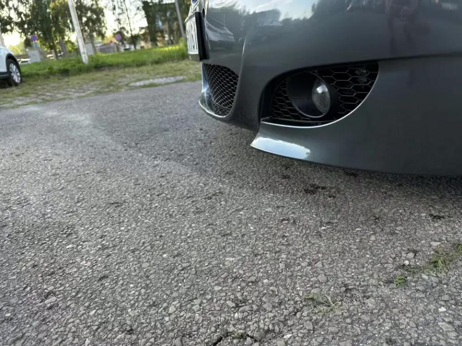Grey BMW 530 2004 in Riga, with an engine capacity of 3.00 L and mileage of 279 thousand km for 3290 €, photo 3 on AUTOMOTO.COM.LV