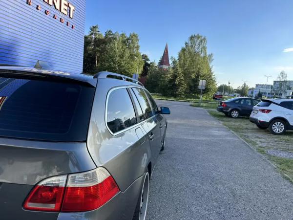 Pelēks BMW 530 2004 Rīga, ar dzinēja tilpumu 3.00 L un nobraukumu 279 tūkst. km par 3290 €, foto 10 vietnē AUTOMOTO.COM.LV