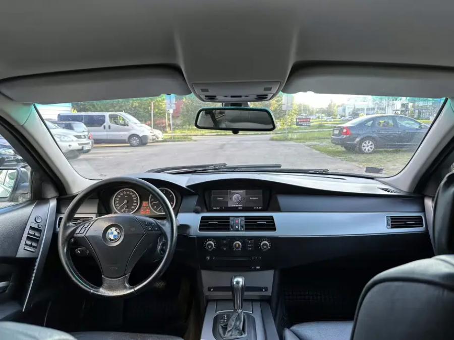 Grey BMW 530 2004 in Riga, with an engine capacity of 3.00 L and mileage of 279 thousand km for 3290 €, photo 16 on AUTOMOTO.COM.LV