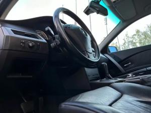 Grey BMW 530 2004 in Riga, with an engine capacity of 3.00 L and mileage of 279 thousand km for 3290 €, photo 18 on AUTOMOTO.COM.LV