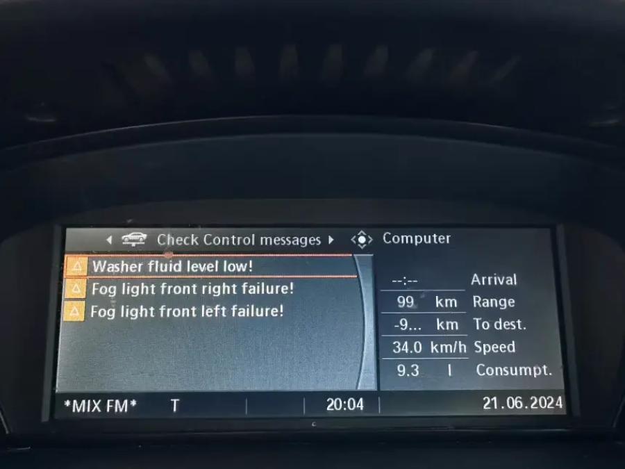 Grey BMW 530 2004 in Riga, with an engine capacity of 3.00 L and mileage of 279 thousand km for 3290 €, photo 28 on AUTOMOTO.COM.LV