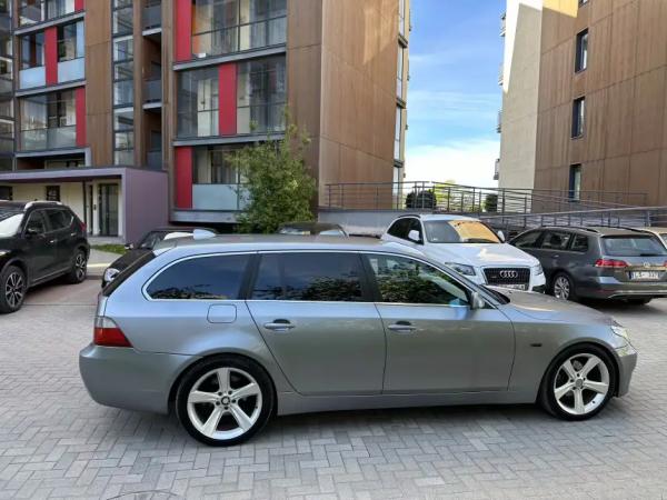 Grey BMW 530 2004 in Riga, with an engine capacity of 3.00 L and mileage of 325 thousand km for 3290 €, photo 5 on AUTOMOTO.COM.LV