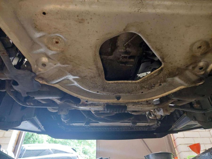 Pelēks BMW 530 2004 Viļņa, ar dzinēja tilpumu 3.00 L un nobraukumu 101 tūkst. km par 4500 €, foto 11 vietnē AUTOMOTO.COM.LV
