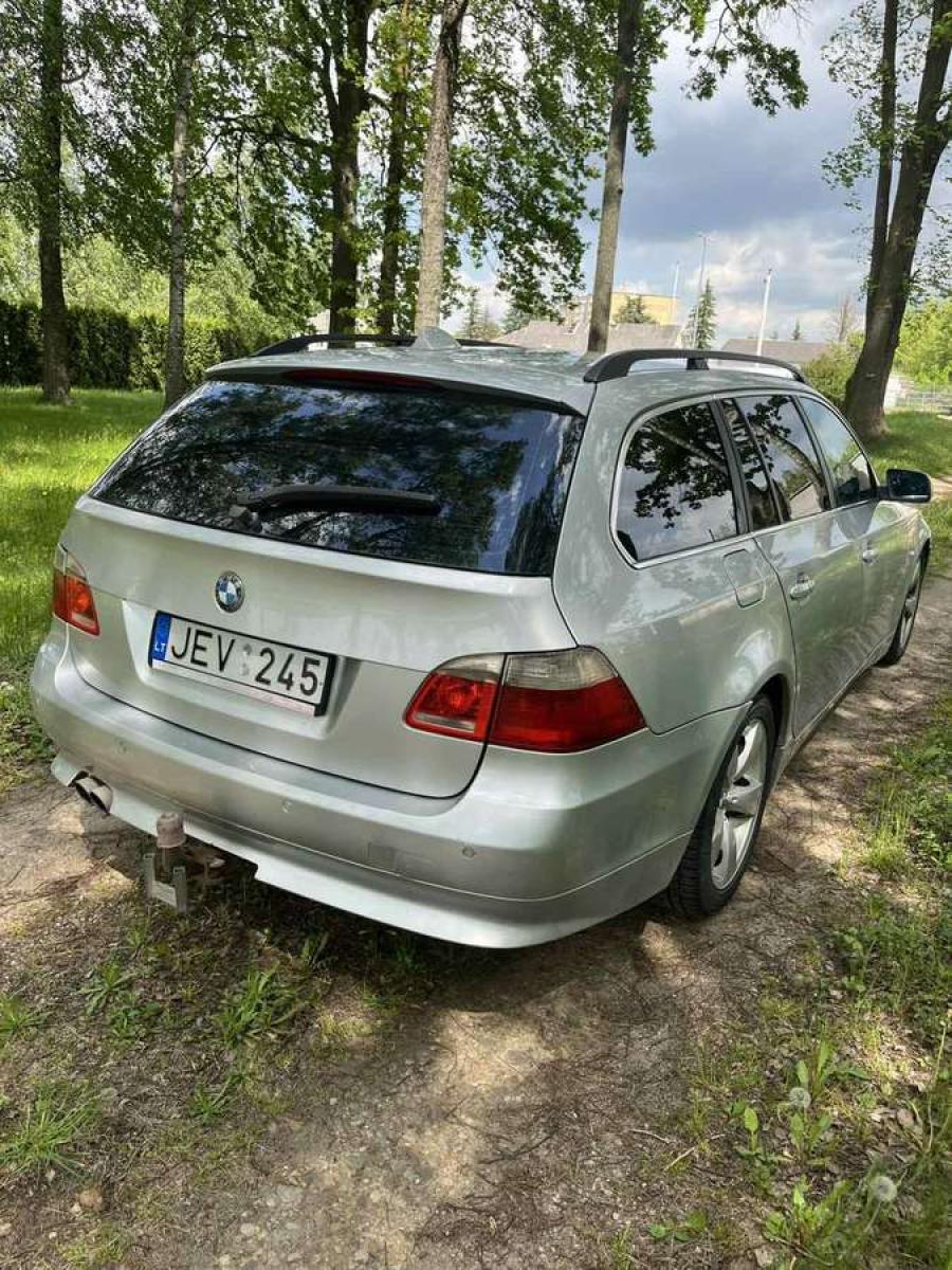 Grey BMW 530 2004 in Kalvarija, with an engine capacity of 2.99 L and mileage of 389 thousand km for 4100 €, photo 4 on AUTOMOTO.COM.LV