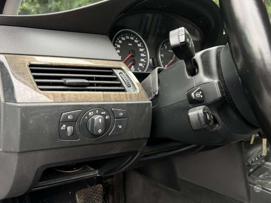 Grey BMW 530 2004 in Kaunas, with an engine capacity of 2.99 L and mileage of 433 thousand km for 3300 €, photo 16 on AUTOMOTO.COM.LV