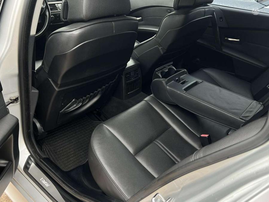 Grey BMW 530 2004 in Kaunas, with an engine capacity of 2.99 L and mileage of 433 thousand km for 3300 €, photo 23 on AUTOMOTO.COM.LV