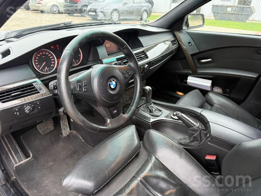 Grey BMW 530 2004 in Riga, with an engine capacity of 3.00 L and mileage of 290 thousand km for 2500 €, photo 4 on AUTOMOTO.COM.LV