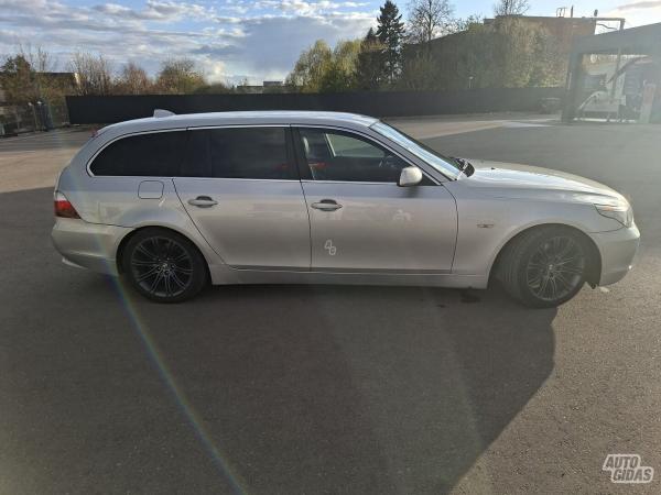 Pelēks BMW 530 2005 Kauņa, ar dzinēja tilpumu 3.00 L un nobraukumu 424 tūkst. km par 2800 €, foto 2 vietnē AUTOMOTO.COM.LV