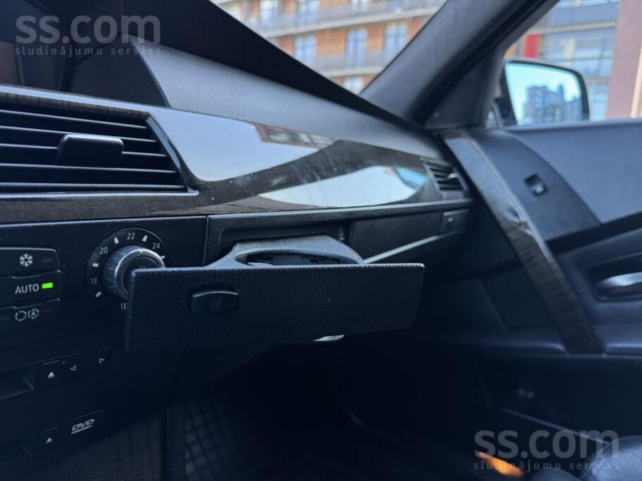 Grey BMW 530 2005 in Riga, with an engine capacity of 3.00 L and mileage of 339 thousand km for 3490 €, photo 19 on AUTOMOTO.COM.LV