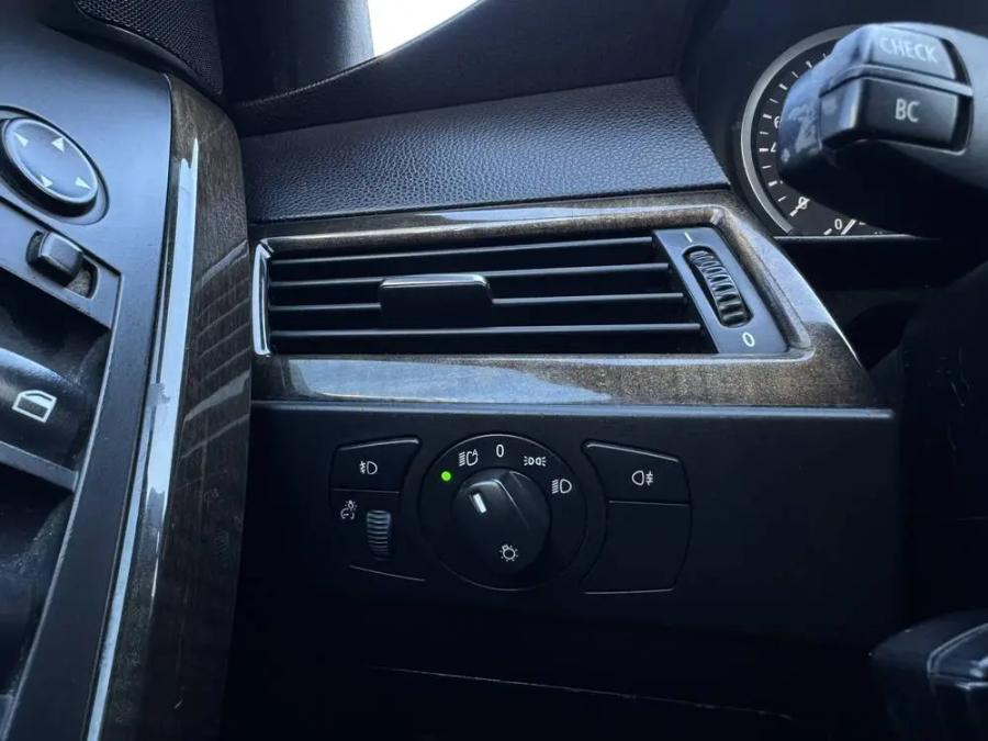 Pelēks BMW 530 2005 Rīga, ar dzinēja tilpumu 3.00 L un nobraukumu 339 tūkst. km par 3490 €, foto 27 vietnē AUTOMOTO.COM.LV
