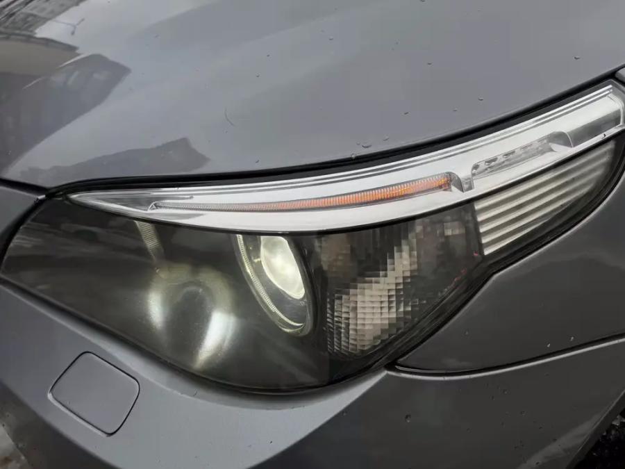 Grey BMW 530 2005 in Riga, with an engine capacity of 3.00 L and mileage of 312 thousand km for 3990 €, photo 4 on AUTOMOTO.COM.LV