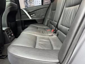 Grey BMW 530 2005 in Riga, with an engine capacity of 3.00 L and mileage of 312 thousand km for 3990 €, photo 15 on AUTOMOTO.COM.LV