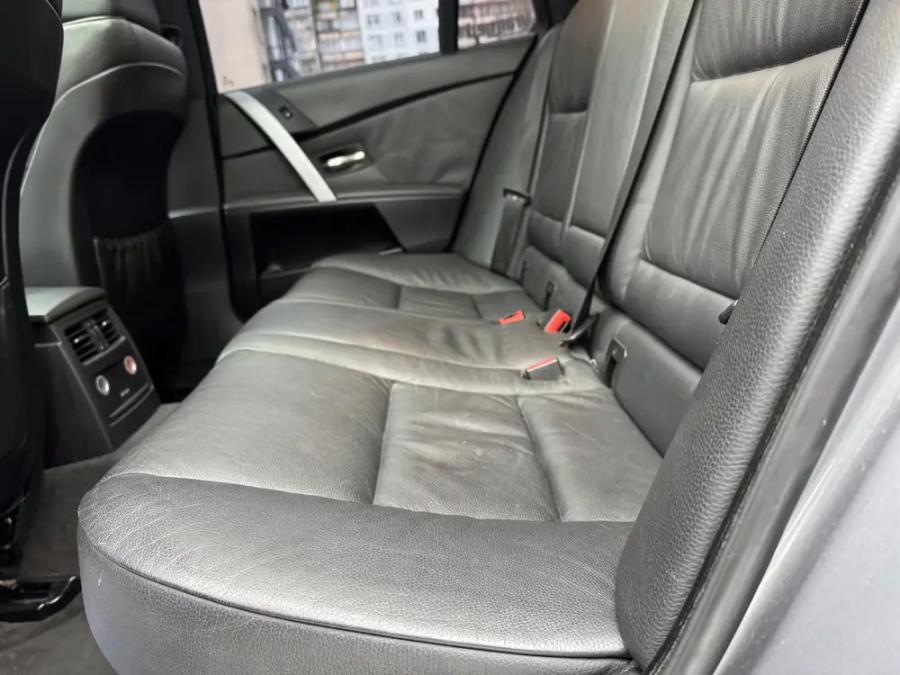 Grey BMW 530 2005 in Riga, with an engine capacity of 3.00 L and mileage of 312 thousand km for 3990 €, photo 15 on AUTOMOTO.COM.LV