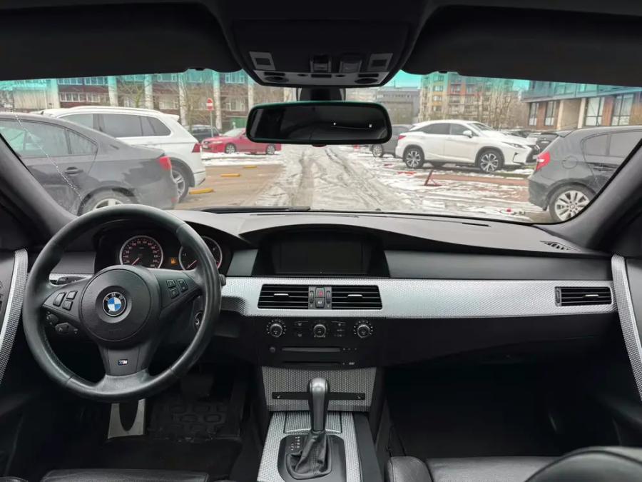 Grey BMW 530 2005 in Riga, with an engine capacity of 3.00 L and mileage of 312 thousand km for 3990 €, photo 16 on AUTOMOTO.COM.LV