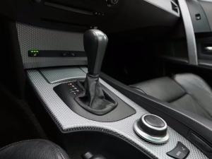 Grey BMW 530 2005 in Riga, with an engine capacity of 3.00 L and mileage of 312 thousand km for 3990 €, photo 30 on AUTOMOTO.COM.LV
