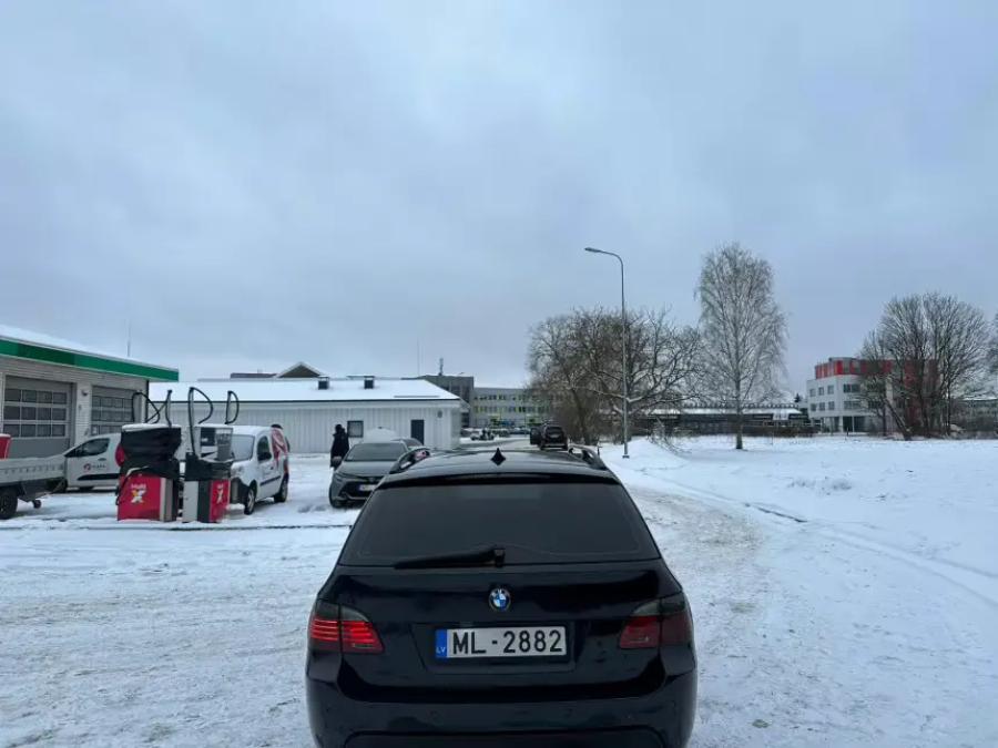 Pelēks BMW 530 2005 Rīga, ar dzinēja tilpumu 3.00 L un nobraukumu 326 tūkst. km par 3690 €, foto 4 vietnē AUTOMOTO.COM.LV