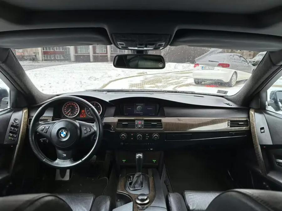 Pelēks BMW 530 2005 Rīga, ar dzinēja tilpumu 3.00 L un nobraukumu 326 tūkst. km par 3690 €, foto 7 vietnē AUTOMOTO.COM.LV