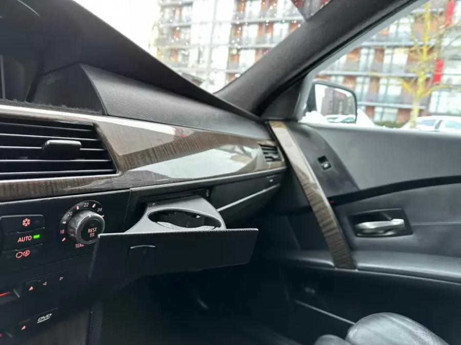Pelēks BMW 530 2005 Rīga, ar dzinēja tilpumu 3.00 L un nobraukumu 326 tūkst. km par 3690 €, foto 17 vietnē AUTOMOTO.COM.LV