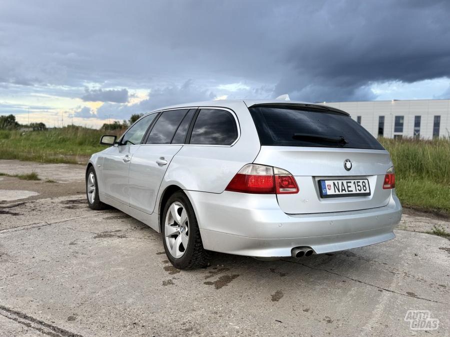Pelēks BMW 530 2005 Kauņa, ar dzinēja tilpumu 3.00 L un nobraukumu 310 tūkst. km par 2100 €, foto 8 vietnē AUTOMOTO.COM.LV