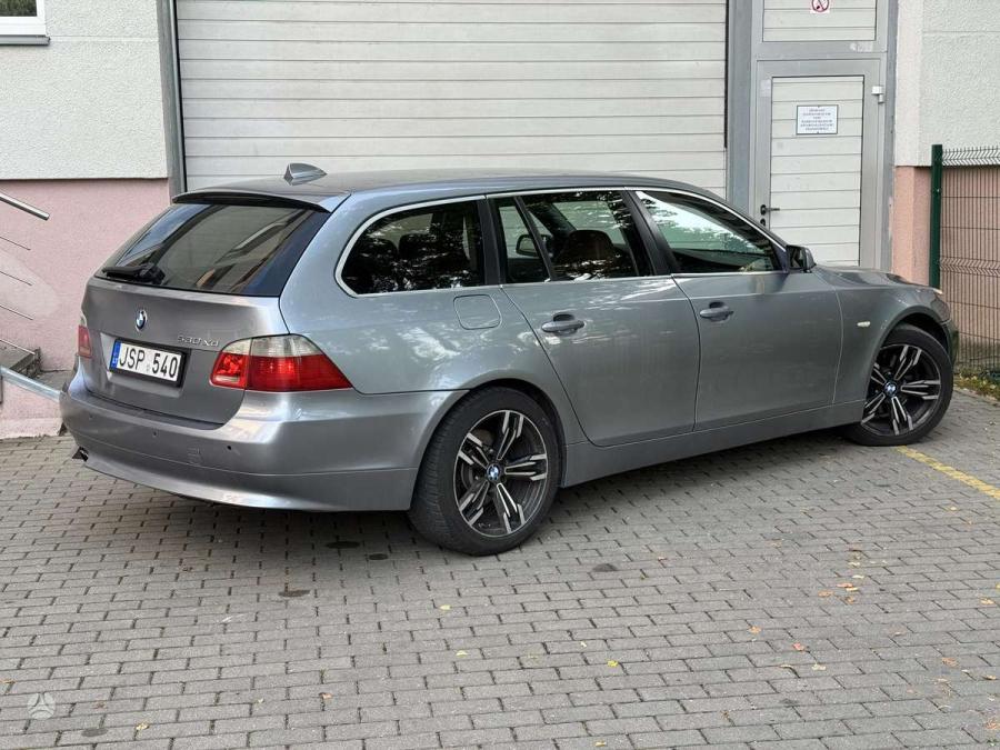 Pelēks BMW 530 2005 Viļņa, ar dzinēja tilpumu 3.00 L un nobraukumu 561 tūkst. km par 2400 €, foto 7 vietnē AUTOMOTO.COM.LV