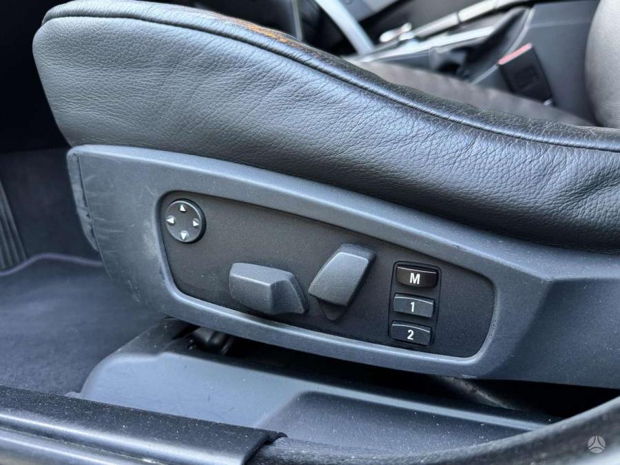 Grey BMW 530 2005 in Vilnius, with an engine capacity of 2.99 L and mileage of 249 thousand km for 3650 €, photo 21 on AUTOMOTO.COM.LV