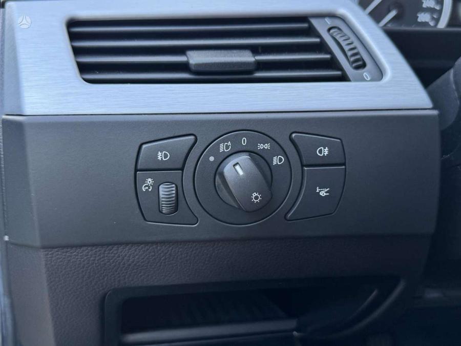 Grey BMW 530 2005 in Vilnius, with an engine capacity of 2.99 L and mileage of 249 thousand km for 3650 €, photo 23 on AUTOMOTO.COM.LV