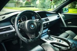Grey BMW 530 2005 in Riga, with an engine capacity of 3.00 L and mileage of 334 thousand km for 2990 €, photo 9 on AUTOMOTO.COM.LV