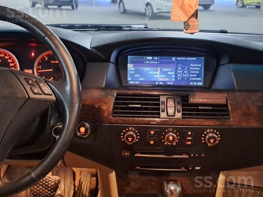 Pelēks BMW 530 2006 Rīga, ar dzinēja tilpumu 3.00 L un nobraukumu 365 tūkst. km par 4000 €, foto 14 vietnē AUTOMOTO.COM.LV