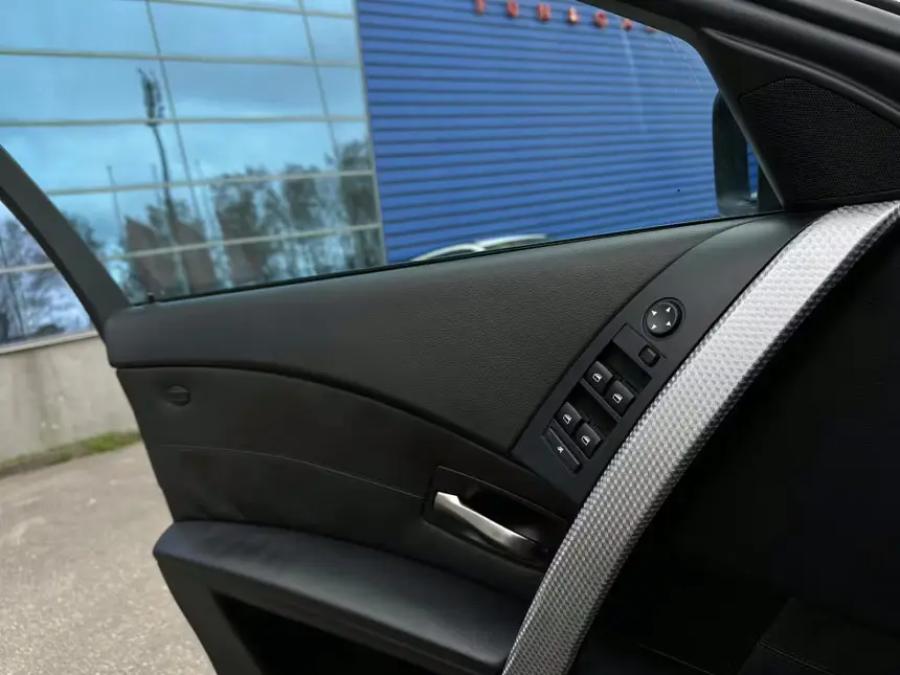 Pelēks BMW 530 2006 Rīga, ar dzinēja tilpumu 3.00 L un nobraukumu 396 tūkst. km par 3990 €, foto 17 vietnē AUTOMOTO.COM.LV