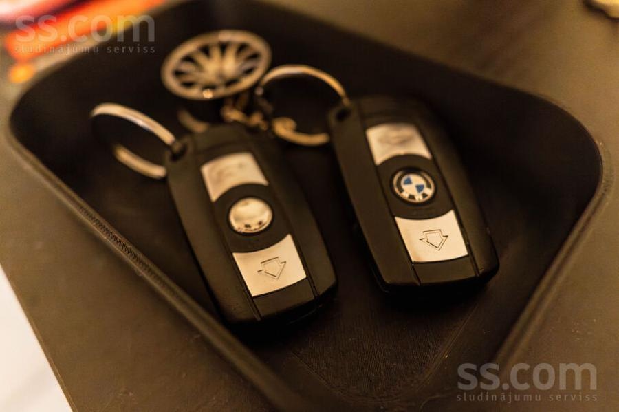 Pelēks BMW 530 2006 Rīga, ar dzinēja tilpumu 3.00 L un nobraukumu 233 tūkst. km par 4990 €, foto 20 vietnē AUTOMOTO.COM.LV