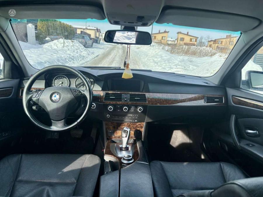Grey BMW 530 2007 in Vilnius, with an engine capacity of 2.99 L and mileage of 320 thousand km for 3500 €, photo 9 on AUTOMOTO.COM.LV