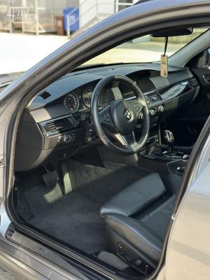 Pelēks BMW 530 2007 Alīta, ar dzinēja tilpumu 3.00 L un nobraukumu 450 tūkst. km par 4900 €, foto 18 vietnē AUTOMOTO.COM.LV