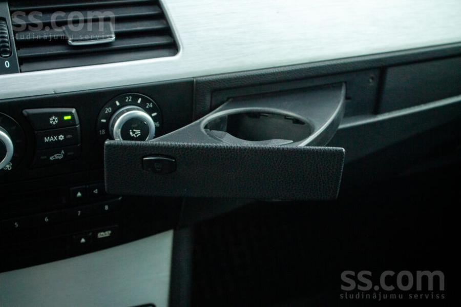 Grey BMW 530 2007 in Jelgava, with an engine capacity of 3.00 L and mileage of 323 thousand km for 4200 €, photo 18 on AUTOMOTO.COM.LV